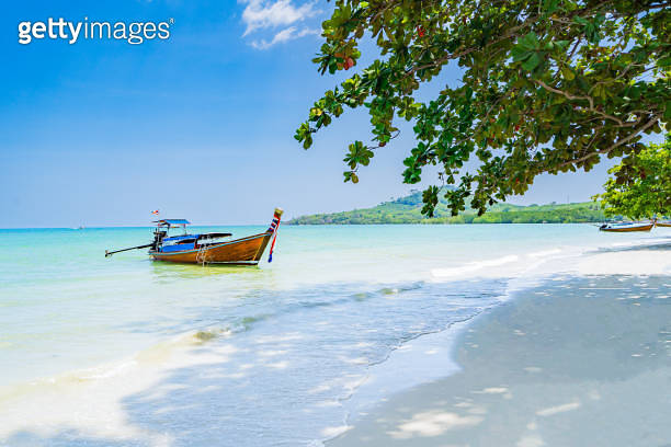 Koh Muk Beach View with long-tail boats on beautiful sandy beach in ...