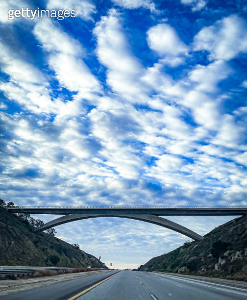 Bridge over the 15 freeway in Southern California near Temecula. 이미지 ...