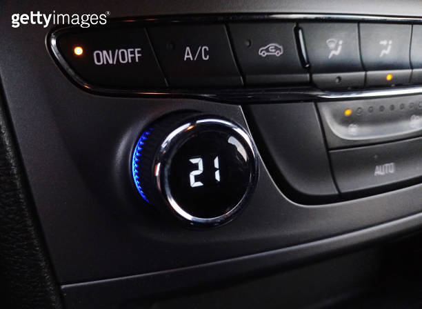 An air conditioning temperature display in a modern car. 이미지 ...