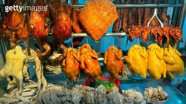 Roast duck and roast meat window display 이미지 (1914014741) - 게티이미지뱅크