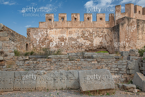 The roman ruins from sagunt castle spain 이미지 (2070454603) - 게티이미지뱅크