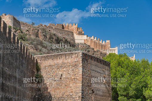 The roman ruins from sagunt castle spain 이미지 (2070459817) - 게티이미지뱅크