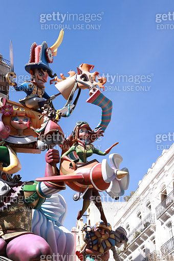 Las Fallas Wood and Papier Mache Sculptures 이미지 (2099480286) - 게티이미지뱅크
