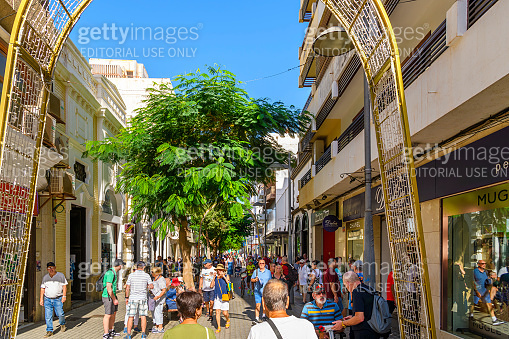 A busy day on the popular Calle Leon y Castillo street, the main ...