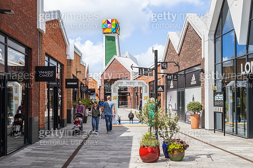 People shopping at the outlet center - Amsterdam The Style Outlets, in ...