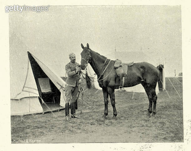 Military History, Victorian British army soldiers, Captain with horse ...