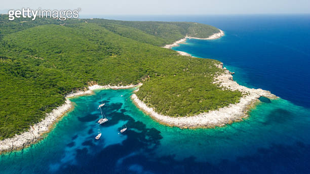 Sailboats anchored in a beautiful isolated bay in North Kefalonia ...
