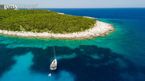 Sailboat anchored in a beautiful isolated bay in North Kefalonia ...