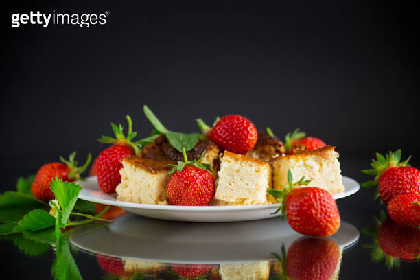 red ripe strawberry spring on a white background 이미지 (2160538257) - 게티이미지뱅크