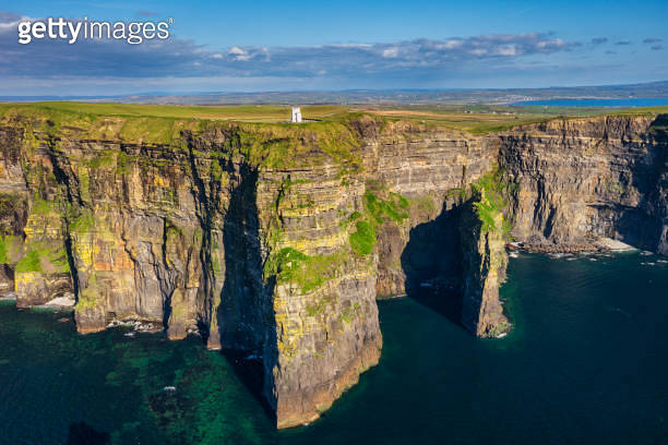 Aerial landscape with the Cliffs of Moher in County Clare, Ireland. 이미지 ...