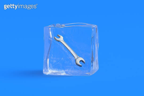 Frozen spanner in ice cube. 3d illustration 이미지 (2086811699) - 게티이미지뱅크