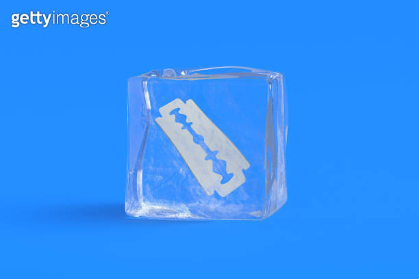 Frozen razor blade in ice cube. 3d illustration (2086811704) 일러스트, 무료 ...