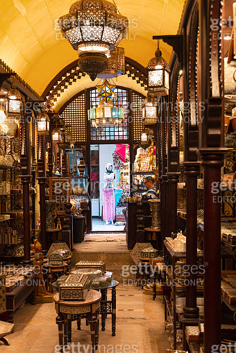 Shops and souks in the grand Bazaar of Khan el-Khalili in Cairo, Egypt ...