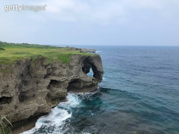 The cliffs of Cape Manzamo, Okinawa 이미지 (2154325341) - 게티이미지뱅크