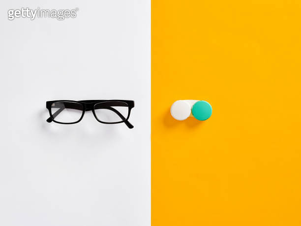 Choosing between eyeglasses and contact lenses: a visual depiction of ...