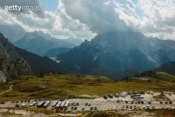 motor home parking in beautiful Italian Alps 이미지 (1958552167) - 게티이미지뱅크