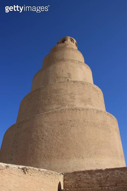 Minaret mosque of Samarra Palace in Iraq under the blue sky 이미지 ...