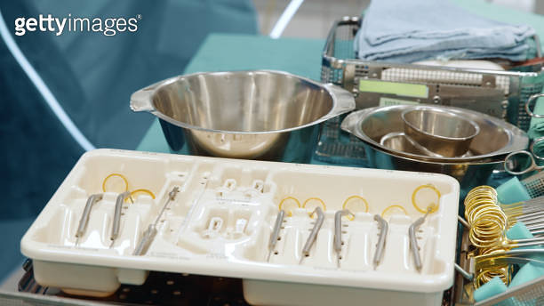 Close-up of containers with surgical instruments 이미지 (1994533437) - 게티이미지뱅크
