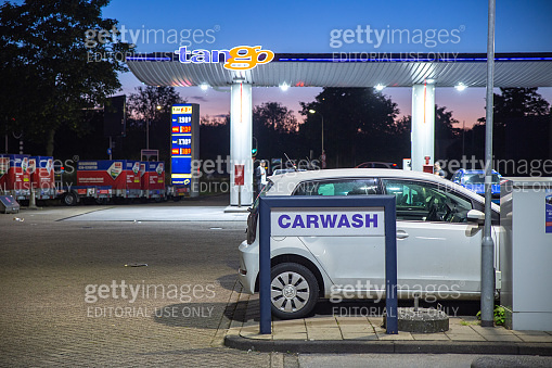 Tango gas station with carwash (2160452208) - 게티이미지뱅크