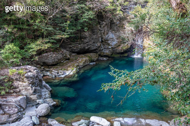 Nikobuchi: a waterfall plunge pool with crystal clear waters 이미지 ...