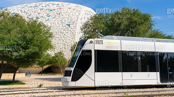 yellow line Tram at education city 이미지 (1929502385) - 게티이미지뱅크
