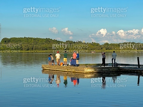 people fishing in port perry lake (2149591304) - 게티이미지뱅크
