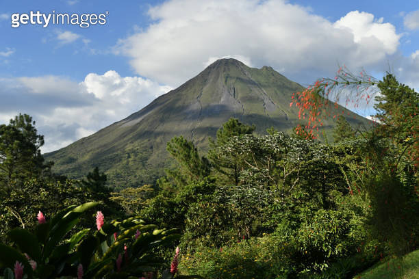 Unimpeded view of the Arenal volcano, Costa Rica 이미지 (2147698236) - 게티이미지뱅크