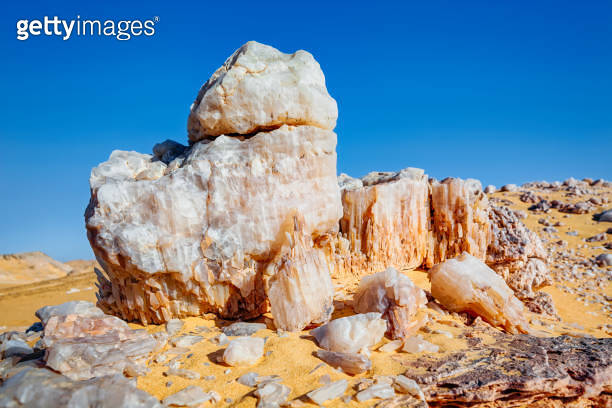 Quartz Crystal cluster formation on White Desert National Park of ...