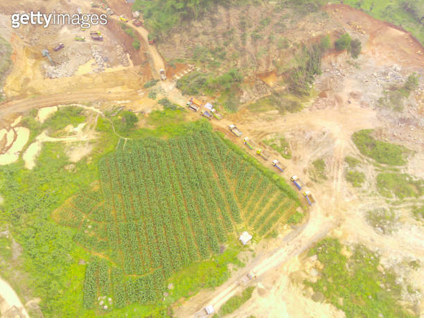 Aerial view of fog in a mining area 이미지 (2024549026) - 게티이미지뱅크