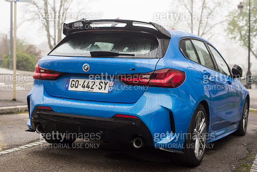 rear view of blue BMW M1 series parked in the street 이미지 (2138110021 ...