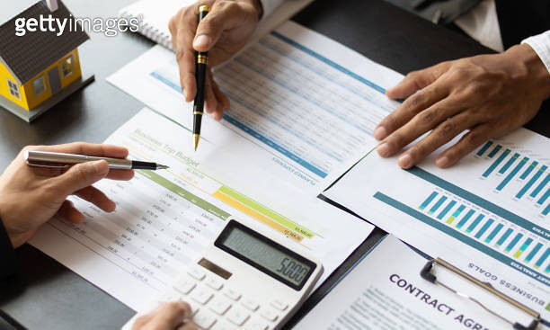 Meeting to discuss budget analysis and growth charts of the real estate ...