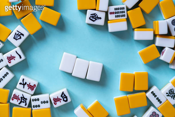 mahjong tiles on blue background 이미지 (2039947581) - 게티이미지뱅크