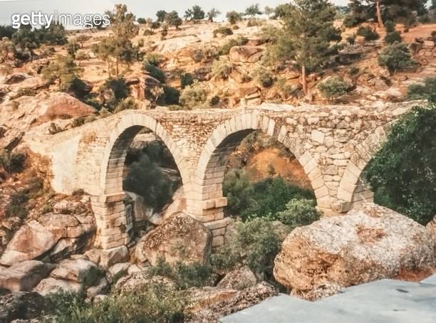 An image of the ancient Ince Kemer bridge (2159587379) - 게티이미지뱅크