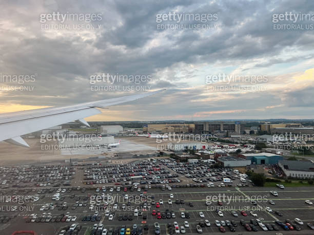 British airways airplane landing at Heathrow Airport, airplane window ...