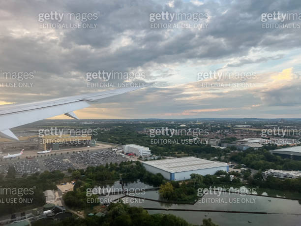 British airways airplane landing at Heathrow Airport, airplane window ...