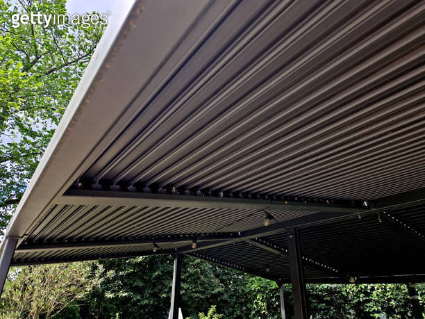 You will control the tilting roof slats with the remote control ...