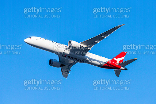 VH-ZNE - Boeing 787-9 Dreamliner - Qantas Aircraft in the blue ...