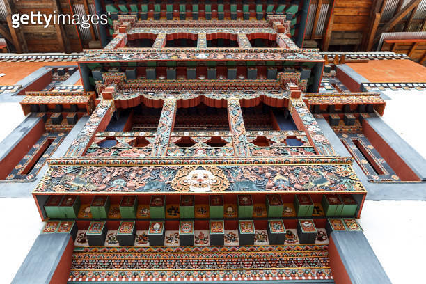 Ornate facade decorated with a skull - Gangtey Goemba monastery ...