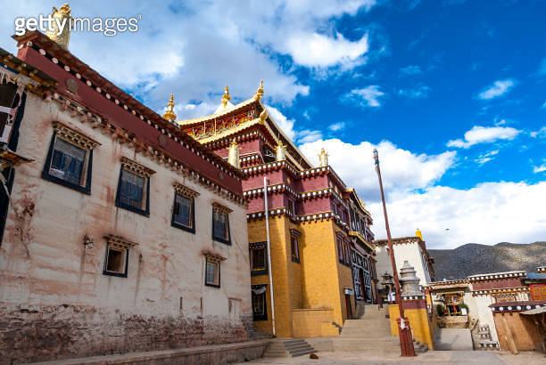 Exterior of the Song Zan Lin Si temple, oustide Shangri-la, Yunnan ...