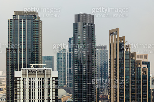 View of Emaar Buildings. Emaar sign on a buildings in Dubai. 이미지 ...
