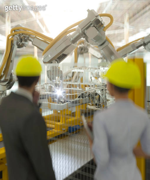 Engineers at a car production line 3d render 이미지 (2158240338) - 게티이미지뱅크