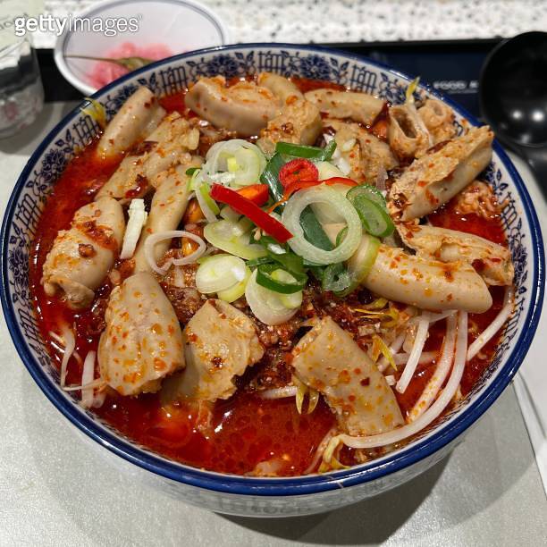 Hot Spicy Beef Intestines and Noodle Soup (1921768186) - 게티이미지뱅크