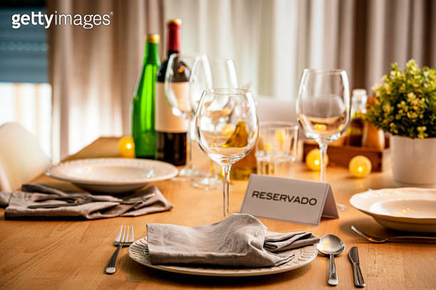 Reservation sign in Spanish language on restaurant table 이미지 ...