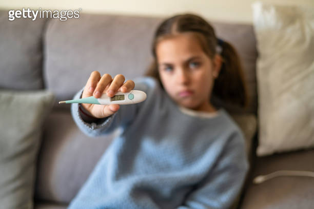 Little Girl With High Temperature Fever. 이미지 (1997002969) - 게티이미지뱅크