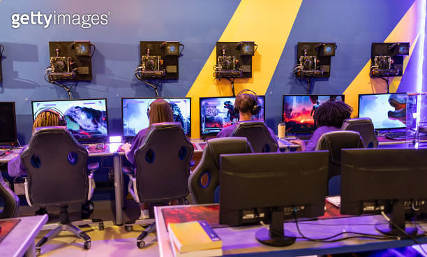 Team of Gamers Focused on a Competitive Gaming Match 이미지 (2147690838 ...