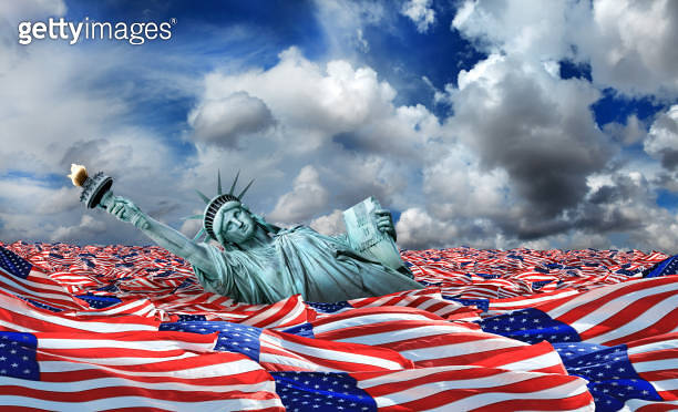 Conceptual Statue of Liberty in large group of American flags 이미지 ...