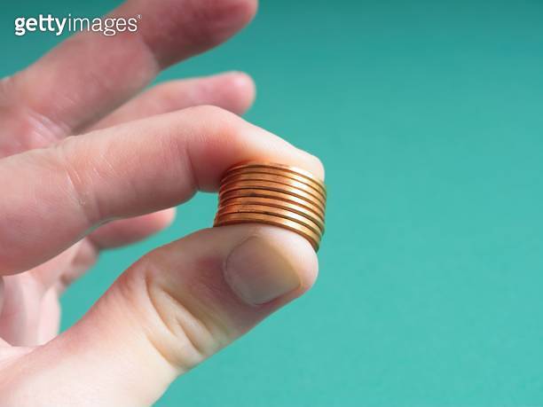Pinch every last value out of a penny (2186283072) - 게티이미지뱅크