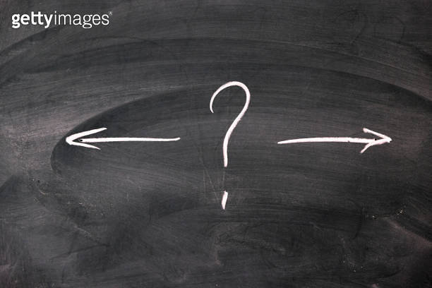 question marks on chalkboard background 이미지 (2150057911) - 게티이미지뱅크