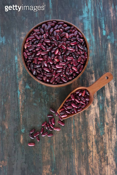 Image of pile of dried red kidney beans (rajma) in orange-brown bowl ...