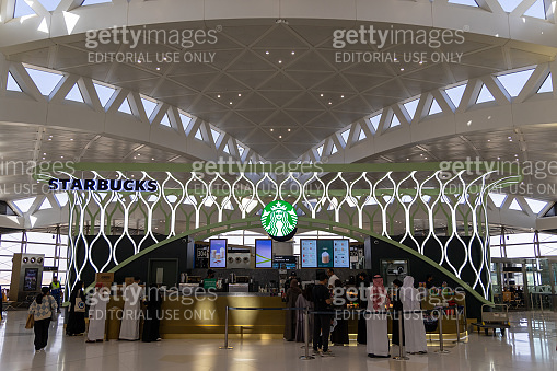 Starbucks Coffee in Riyadh, Saudi Arabia (2046332576) - 게티이미지뱅크
